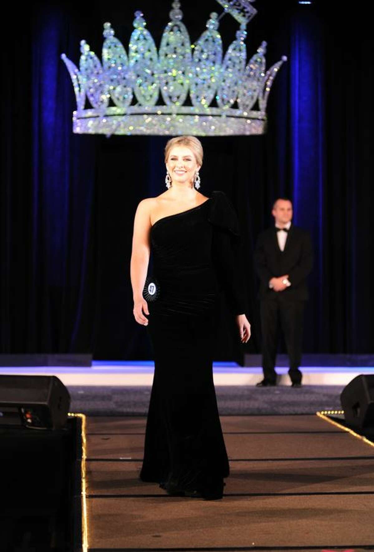 Five area women compete for fair queen crown