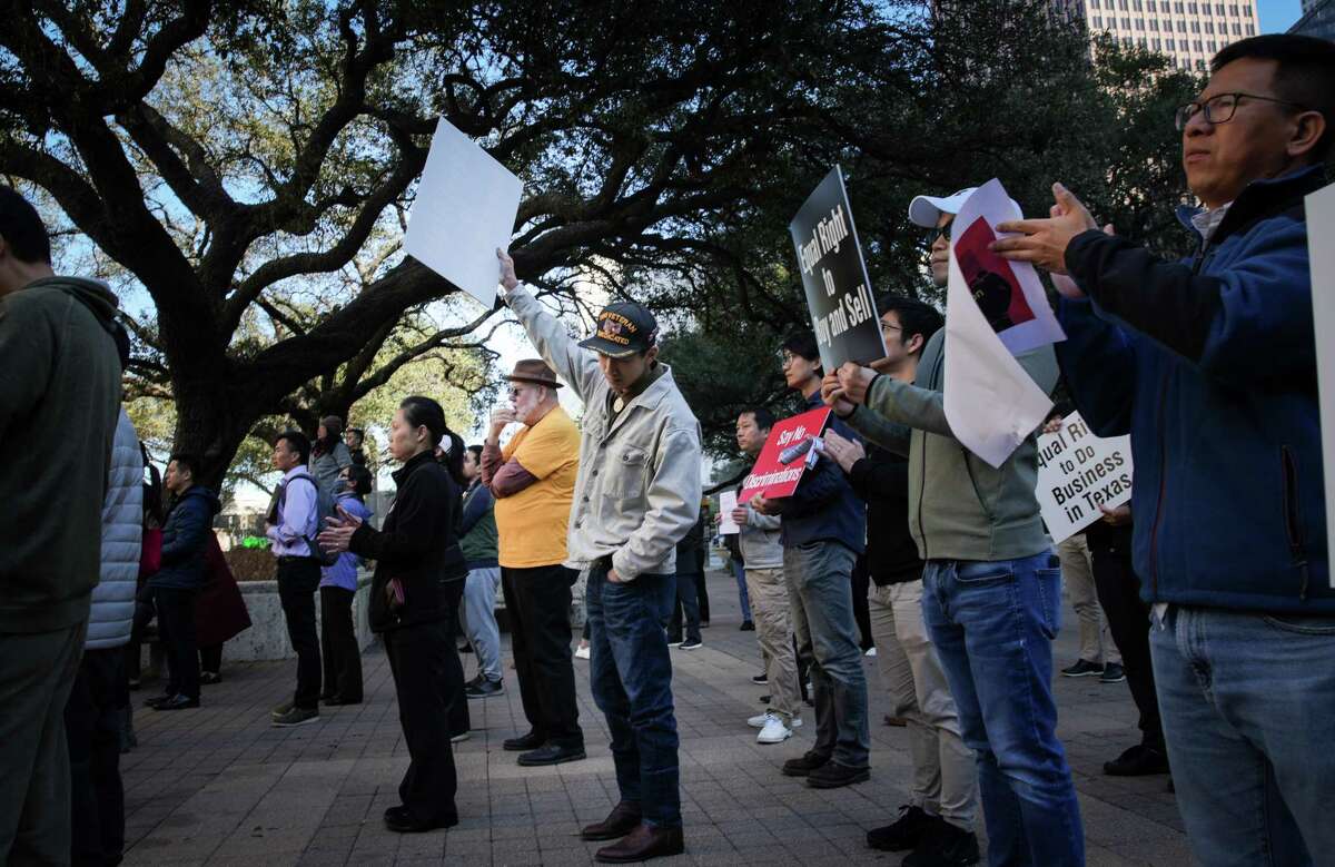 Abbott's proposed Texas land ban SB 147 decried by Houston protesters