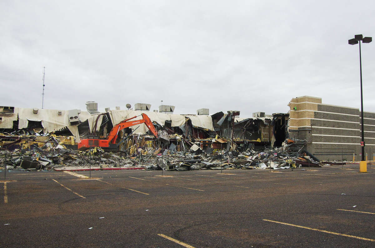 Demolition begins at Laredo's Cinemark Movies 12 theater