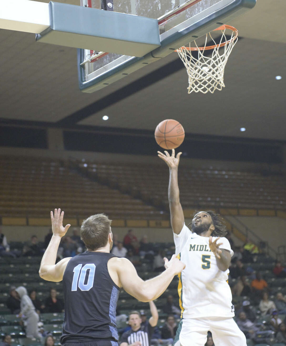 JC MEN’S BASKETBALL: No. 2 Odessa College holds off Young, Chaps