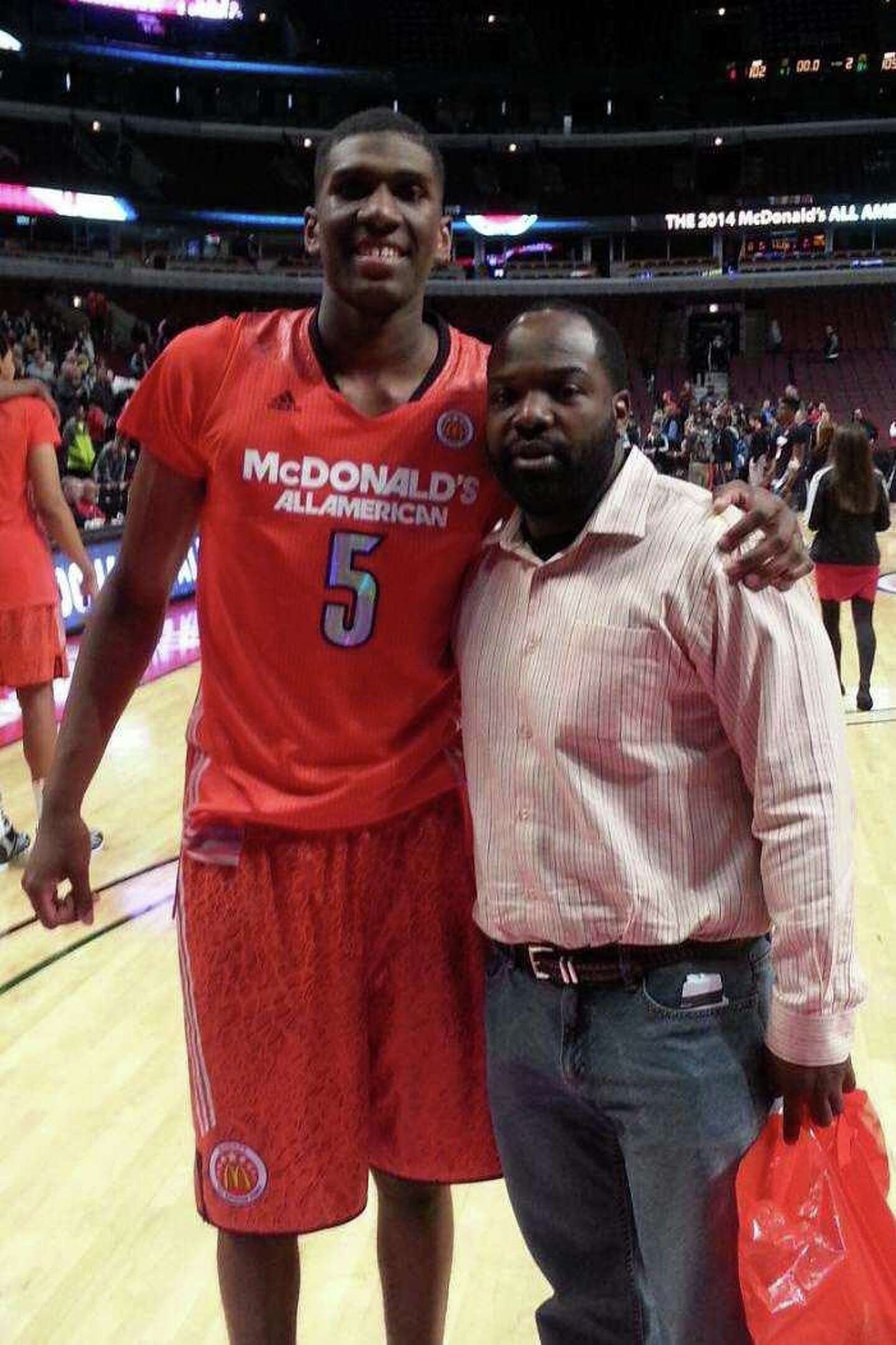 Warriors’ Kevon Looney honors Milwaukee coach who transformed his childhood
