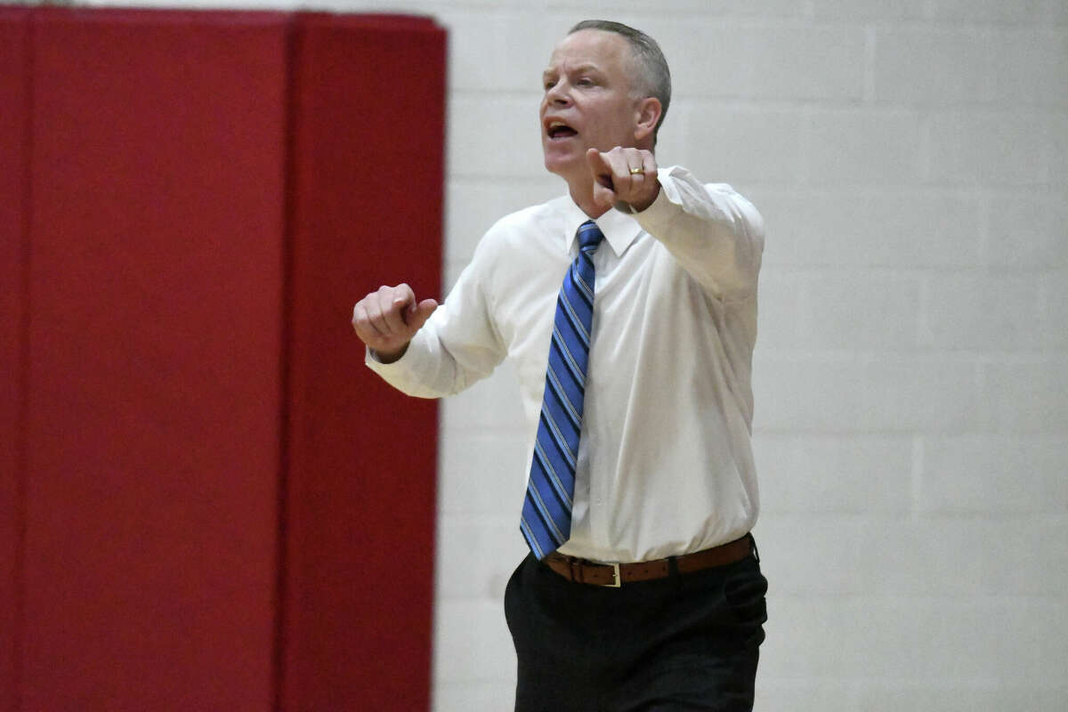 Notre Dame-Fairfield boys basketball defeats Kolbe Cathedral.