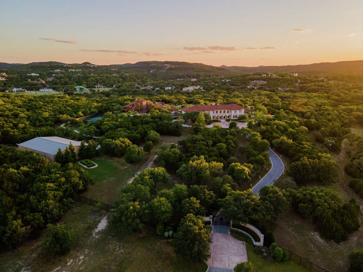 Tony Parker takes mansion with its own water park off the market