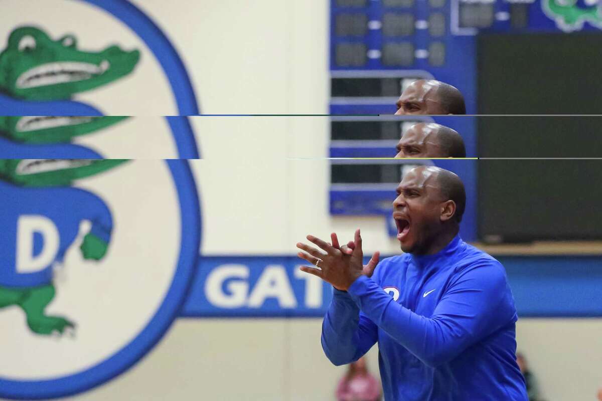 Houston boys basketball: Clear Falls notches sweep of Dickinson