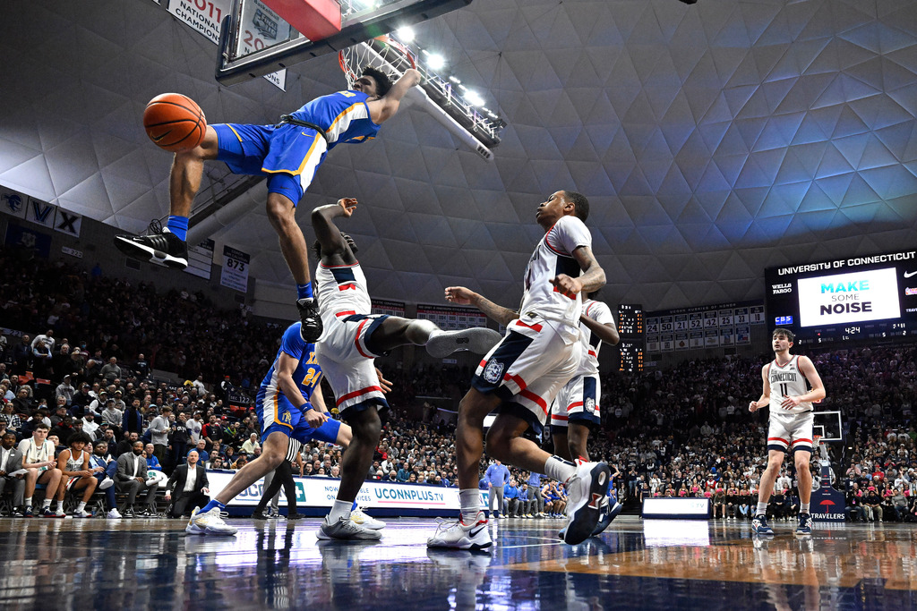 New Haven's Desmond Claude fitting in nicely with Xavier