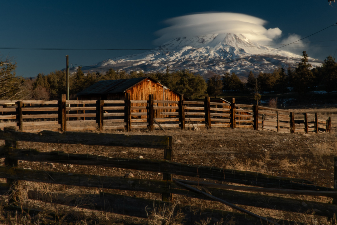 Lenticular cloud atop Calif.'s Mount Shasta puts on day-long show