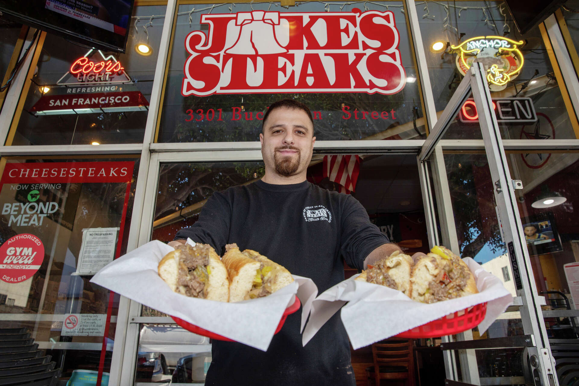 SF Philly cheesesteak sports bar hosts 49ers, Eagles fans