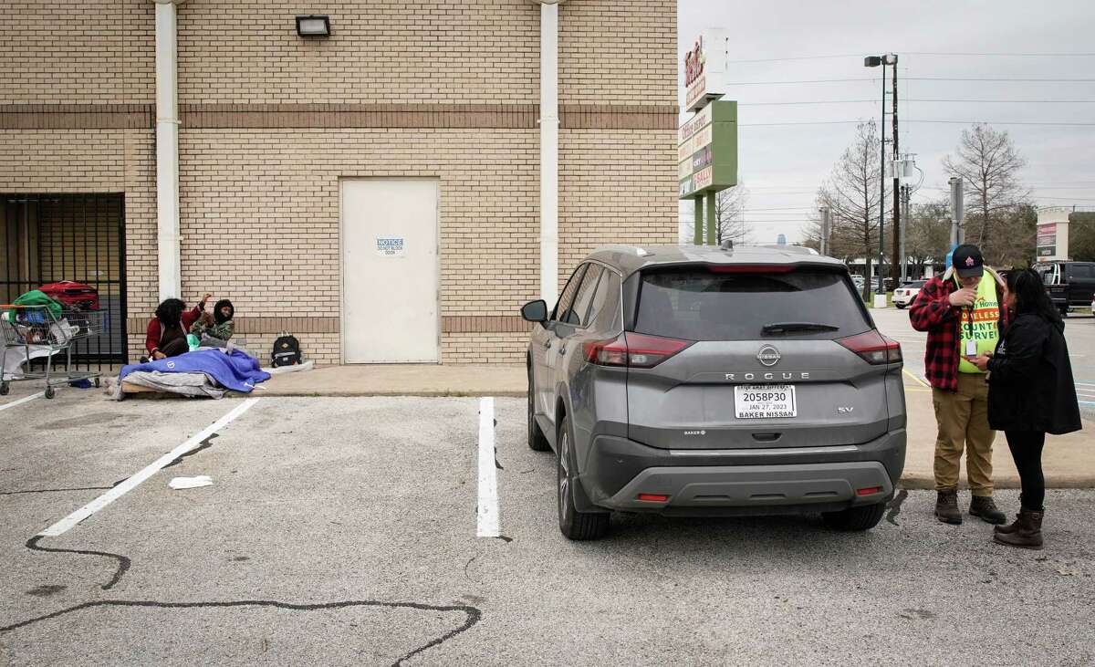 Volunteers survey Houston's homeless population in annual count