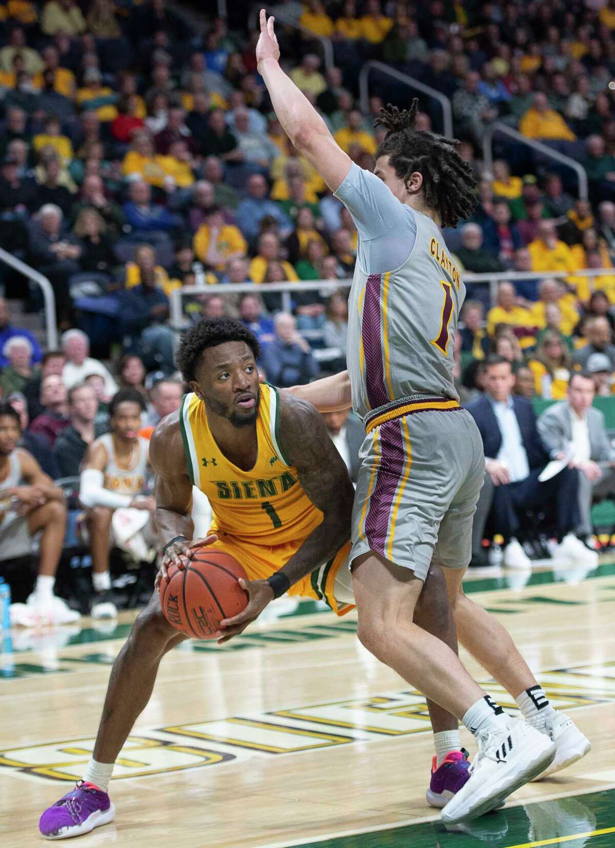 Siena men's basketball dominates Iona in battle for first place