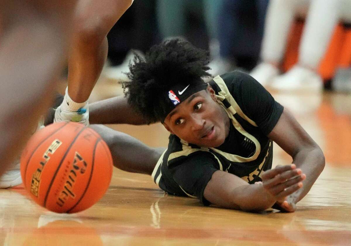 Boys basketball: Seven Lakes Spartans stay undefeated in 19-6A