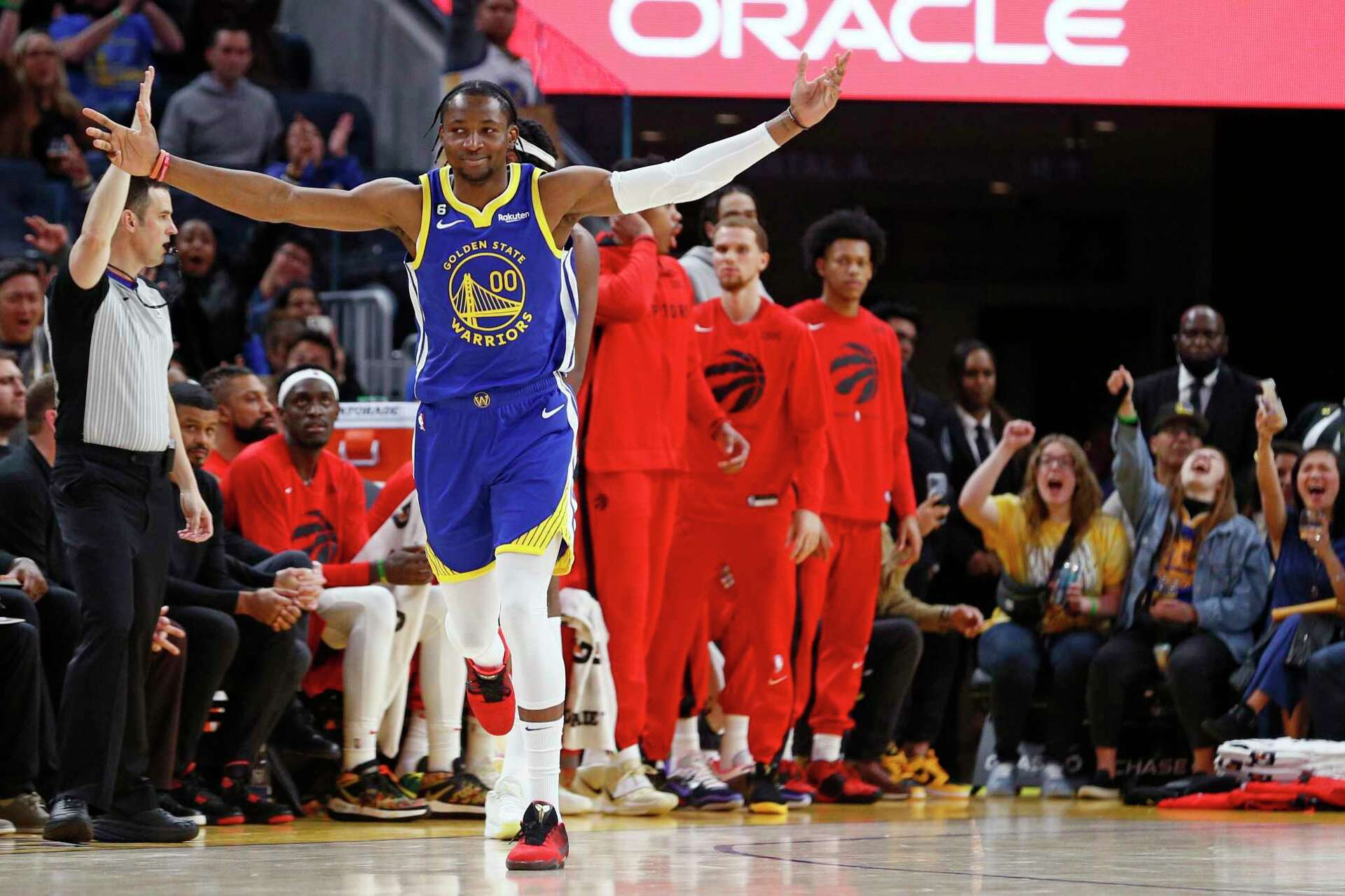 Jonathan Kuminga’s 3-point flurry keys Warriors’ win over Raptors