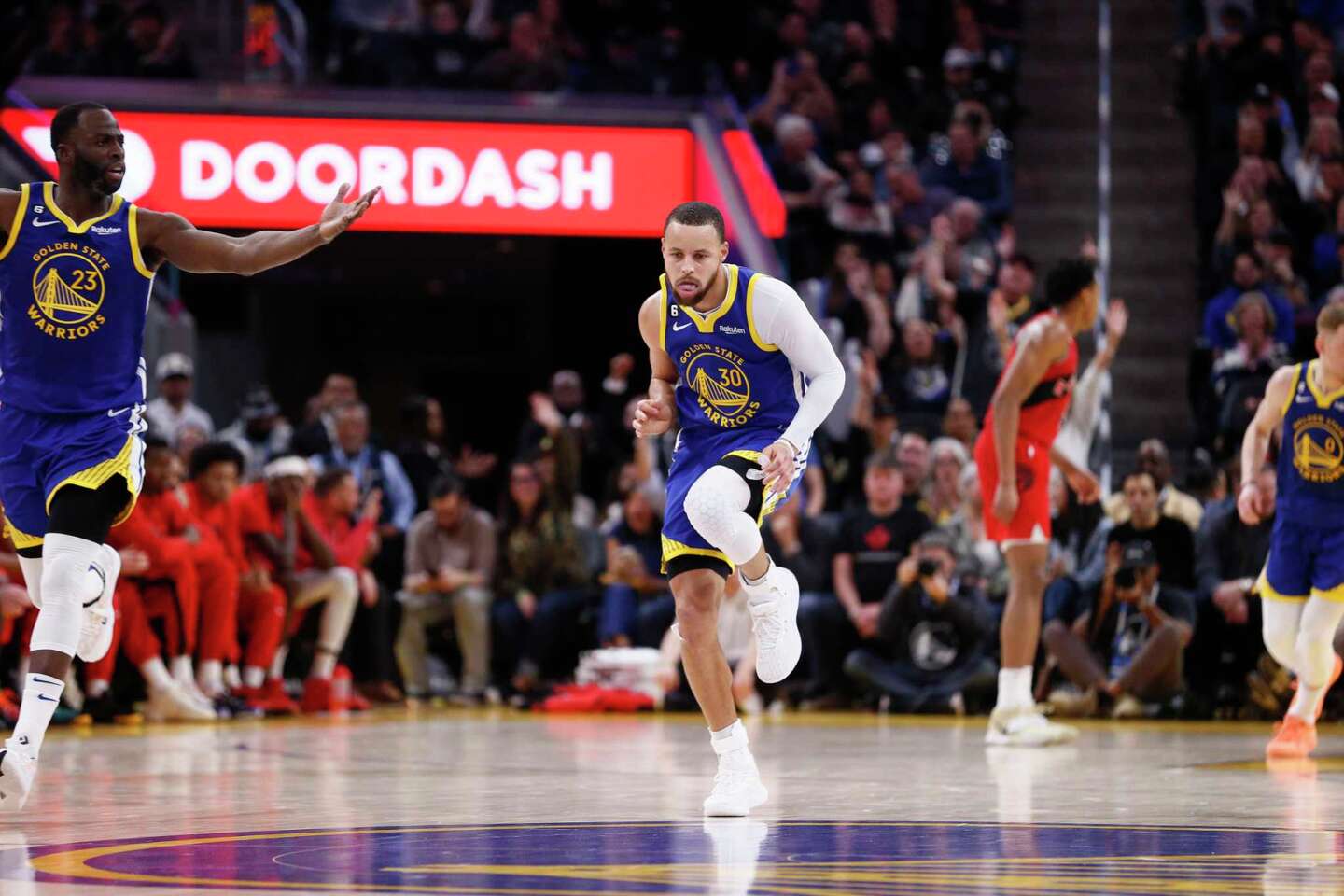 Jonathan Kuminga’s 3-point flurry keys Warriors’ win over Raptors