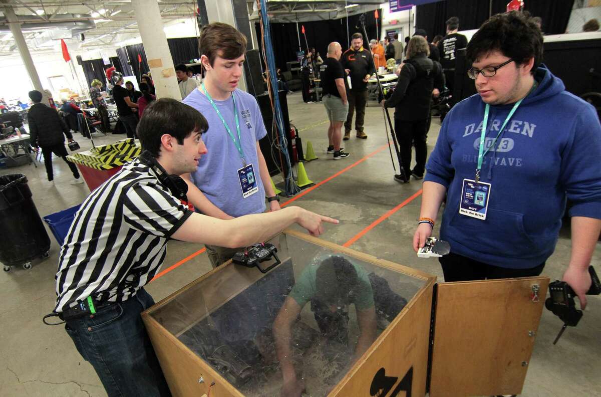 Darien High School robotics club competes for NHRL battlebots