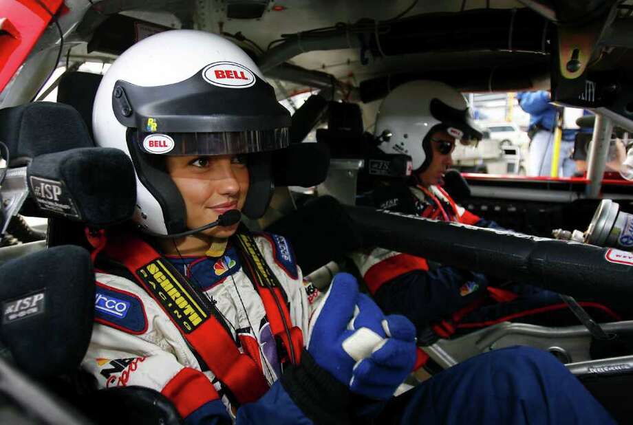 Minka Kelly named Esquire's 'Sexiest Woman Alive 2010' - NewsTimes