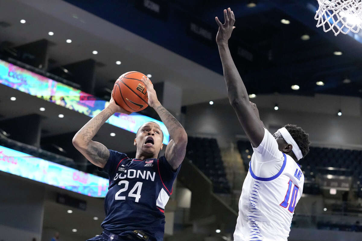Hawkins, Sanogo, Newton lead UConn men to win over DePaul