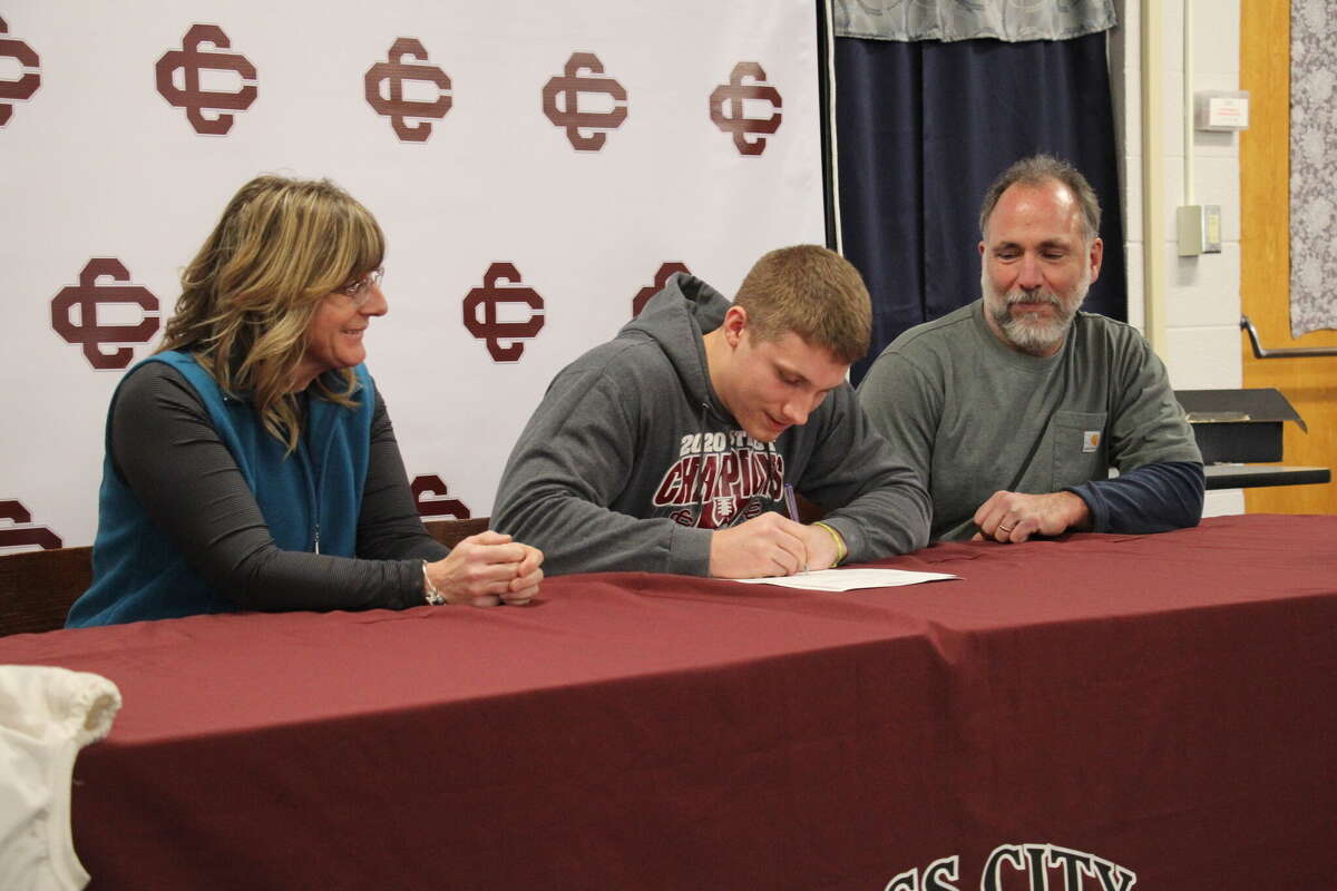 Cass City's Steely signed with Lawrence Tech to play football