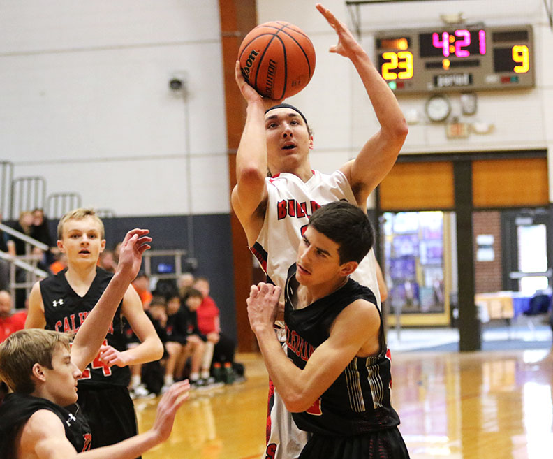 Staunton holds off Calhoun in boys basketball game