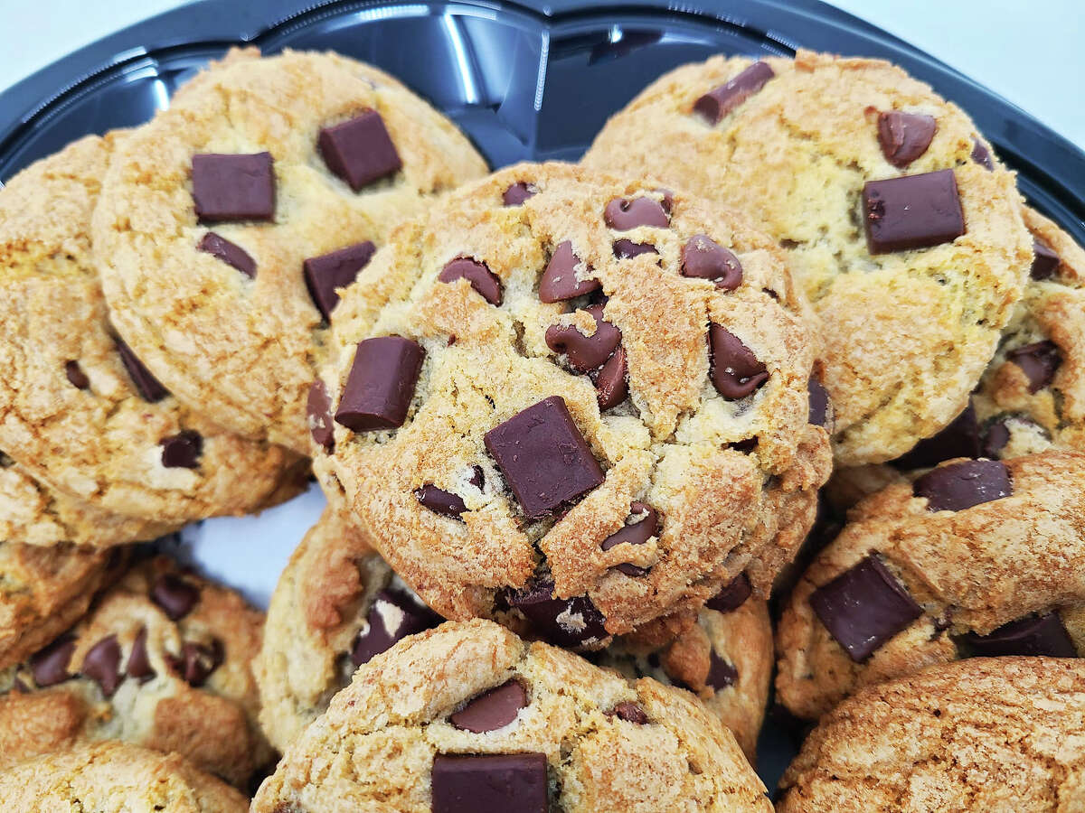 Elaborate desserts take center stage at Middletown home bakery