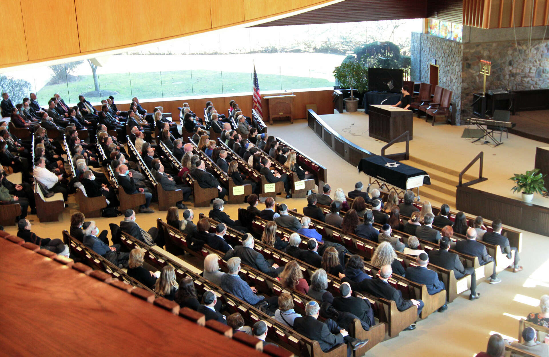 Rabbi Mark Golub remembered for wit, heart at funeral service