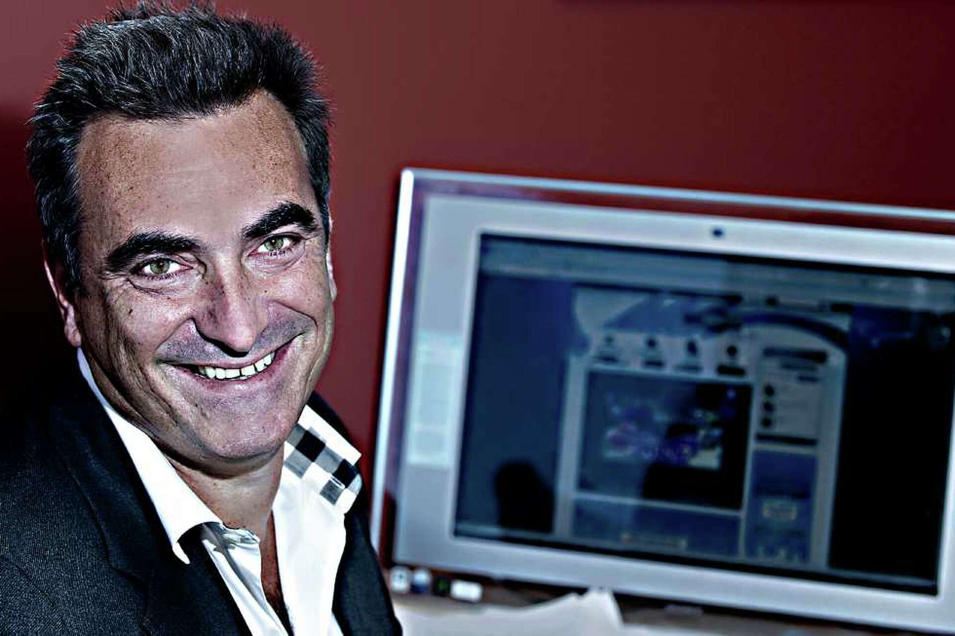 Developer tunes into PopStation.com