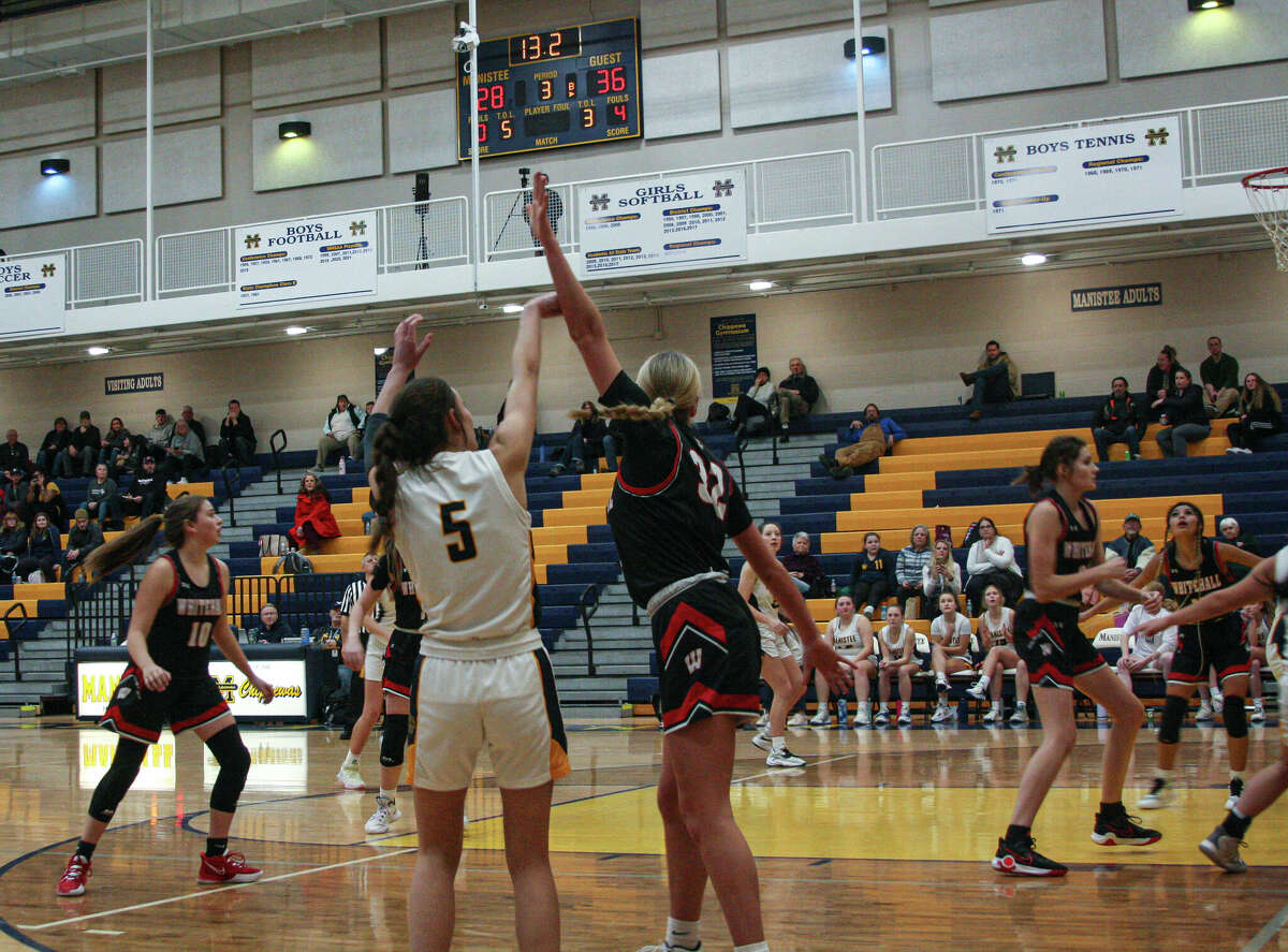 PHOTOS: Manistee girls basketball hangs with Whitehall