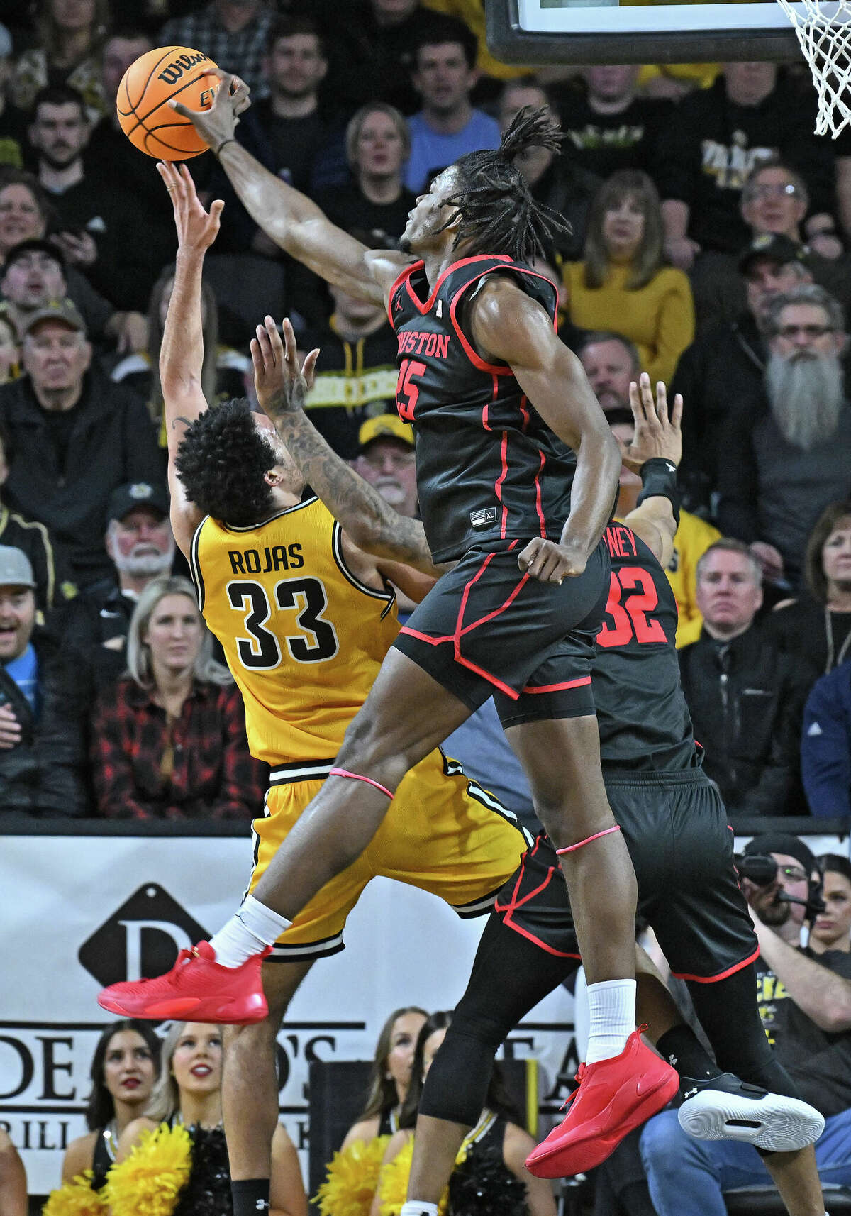 No. 3 Houston Cougars defeat upset-minded Wichita State Shockers