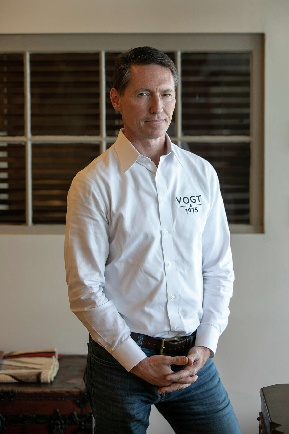 Larry McMurtry auction includes signed books, desk, typewriter, boots