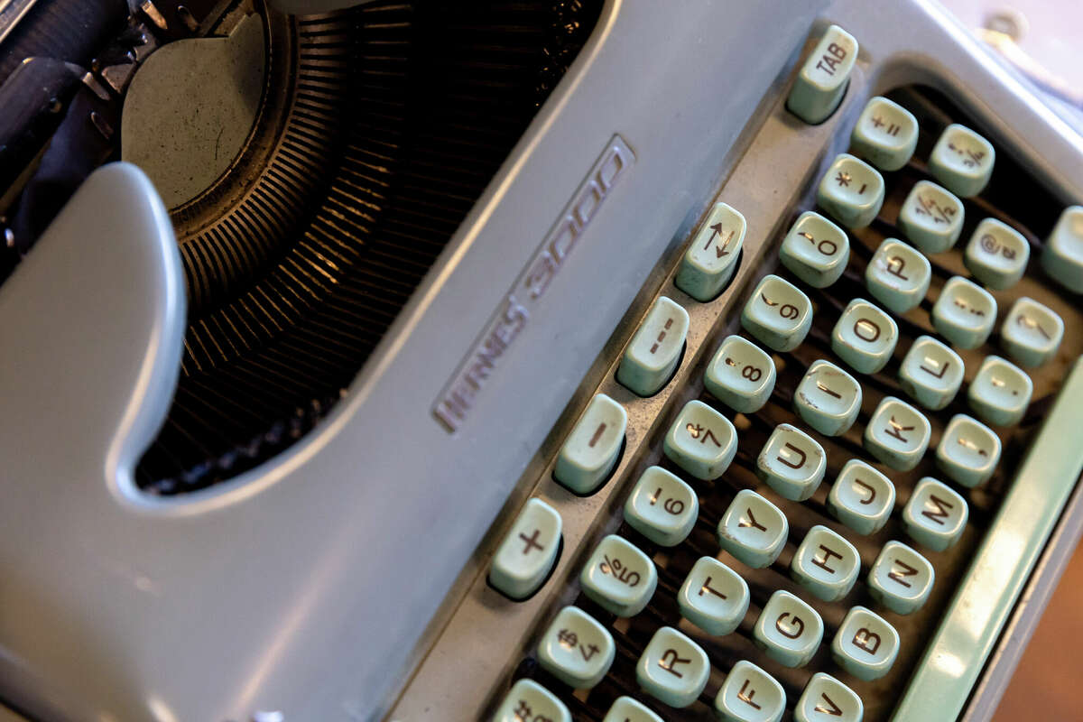 Larry McMurtry auction includes signed books, desk, typewriter, boots