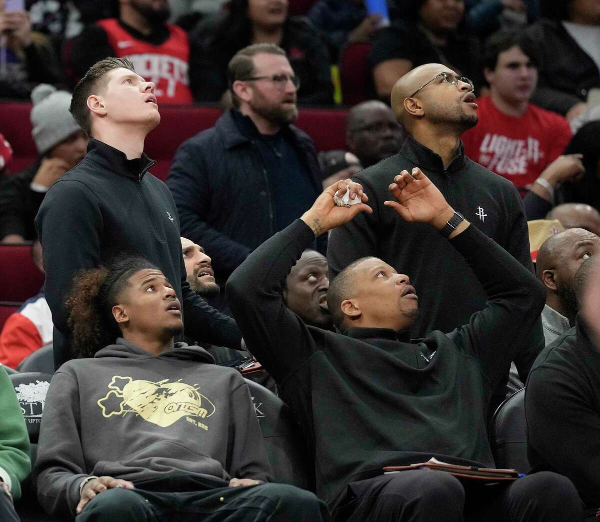 Houston Rockets: How the team decides to challenge calls