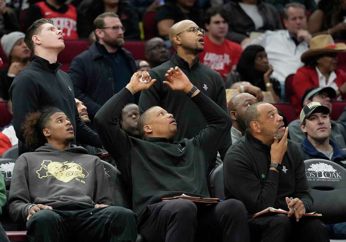 Houston Rockets: How the team decides to challenge calls