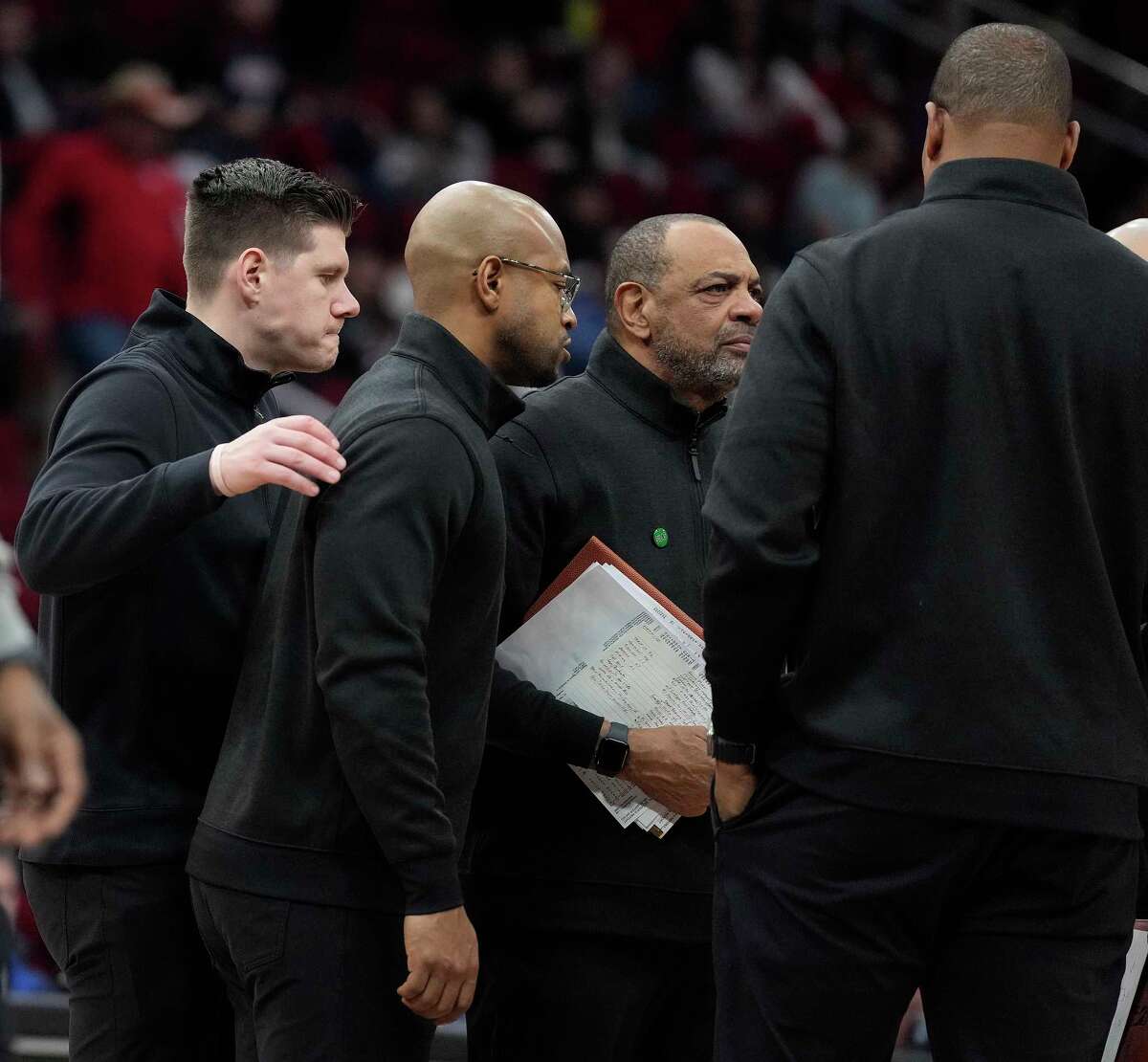 Houston Rockets: How the team decides to challenge calls