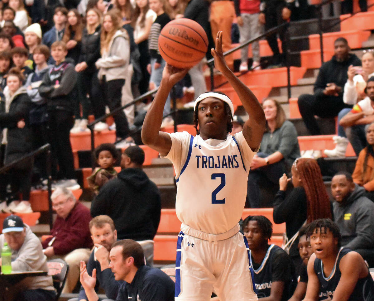 Edwardsville tops Waterloo in non-conference action