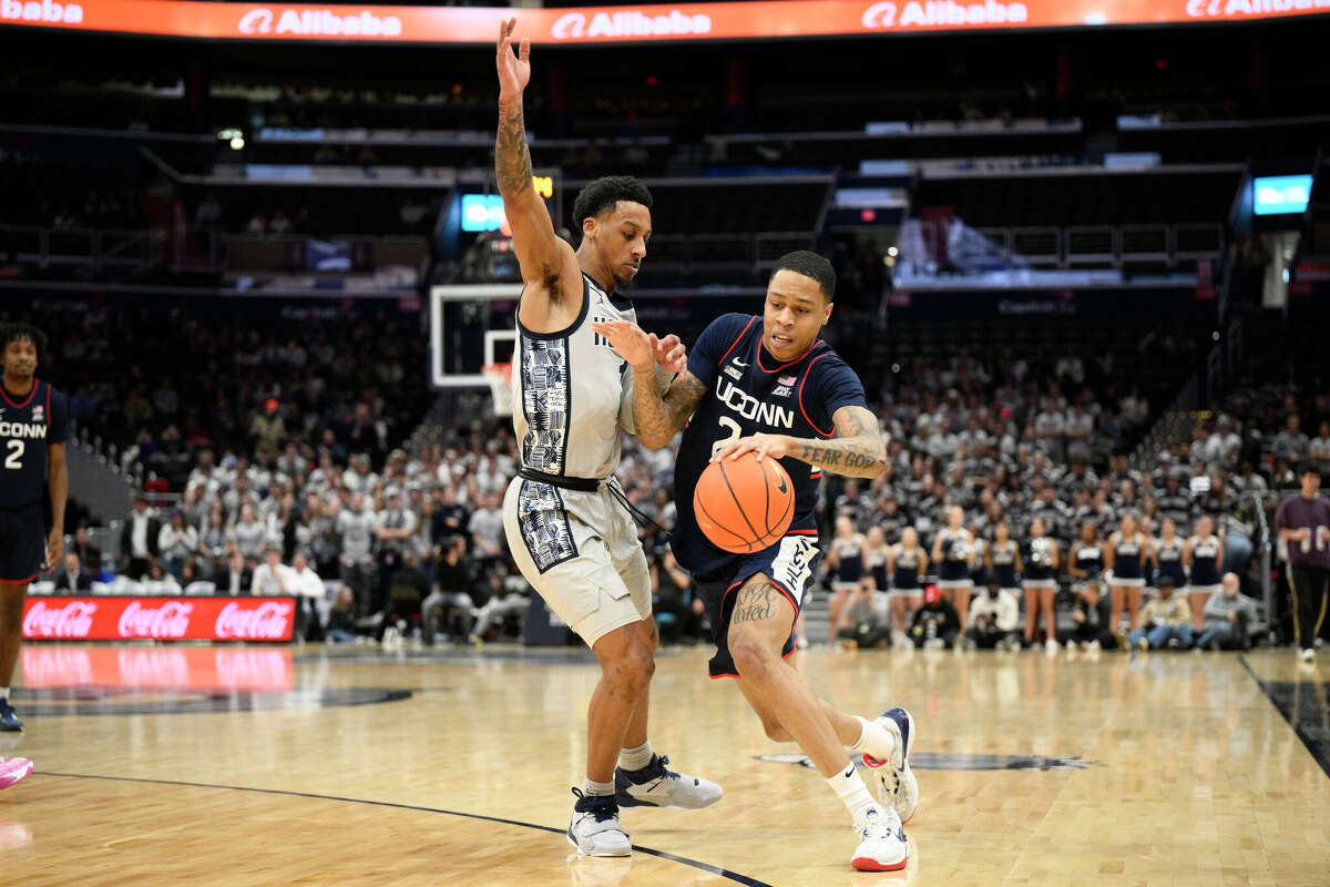 Alex Karaban's clutch shots leads UConn over Georgetown