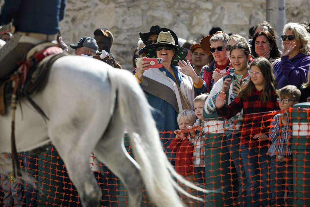 Longhorn stampede kicks off San Antonio Stock Show and Rodeo