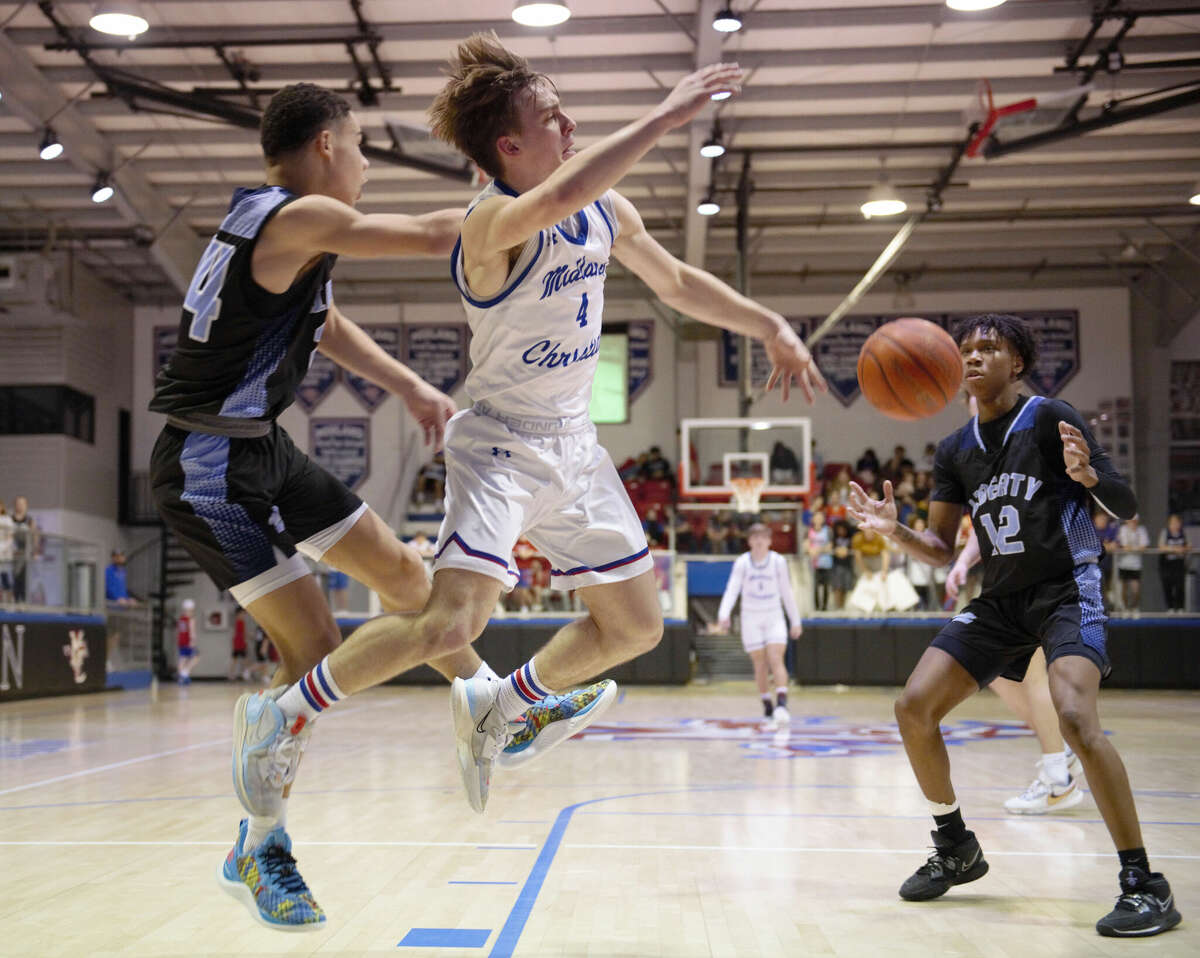 HS BOYS BASKETBALL: MCS pulls away for win behind Day’s 29