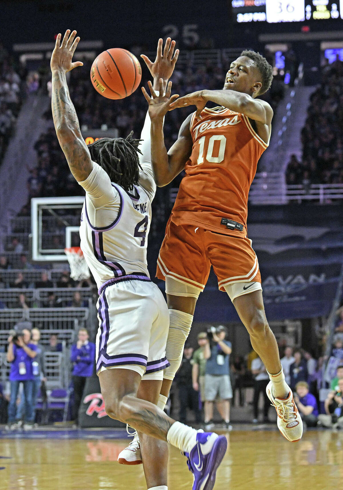 Christian Bishop leads Texas Longhorns past Kansas State