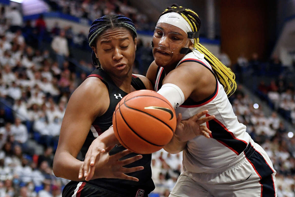 UConn women start strong, fall short vs. No. 1 South Carolina