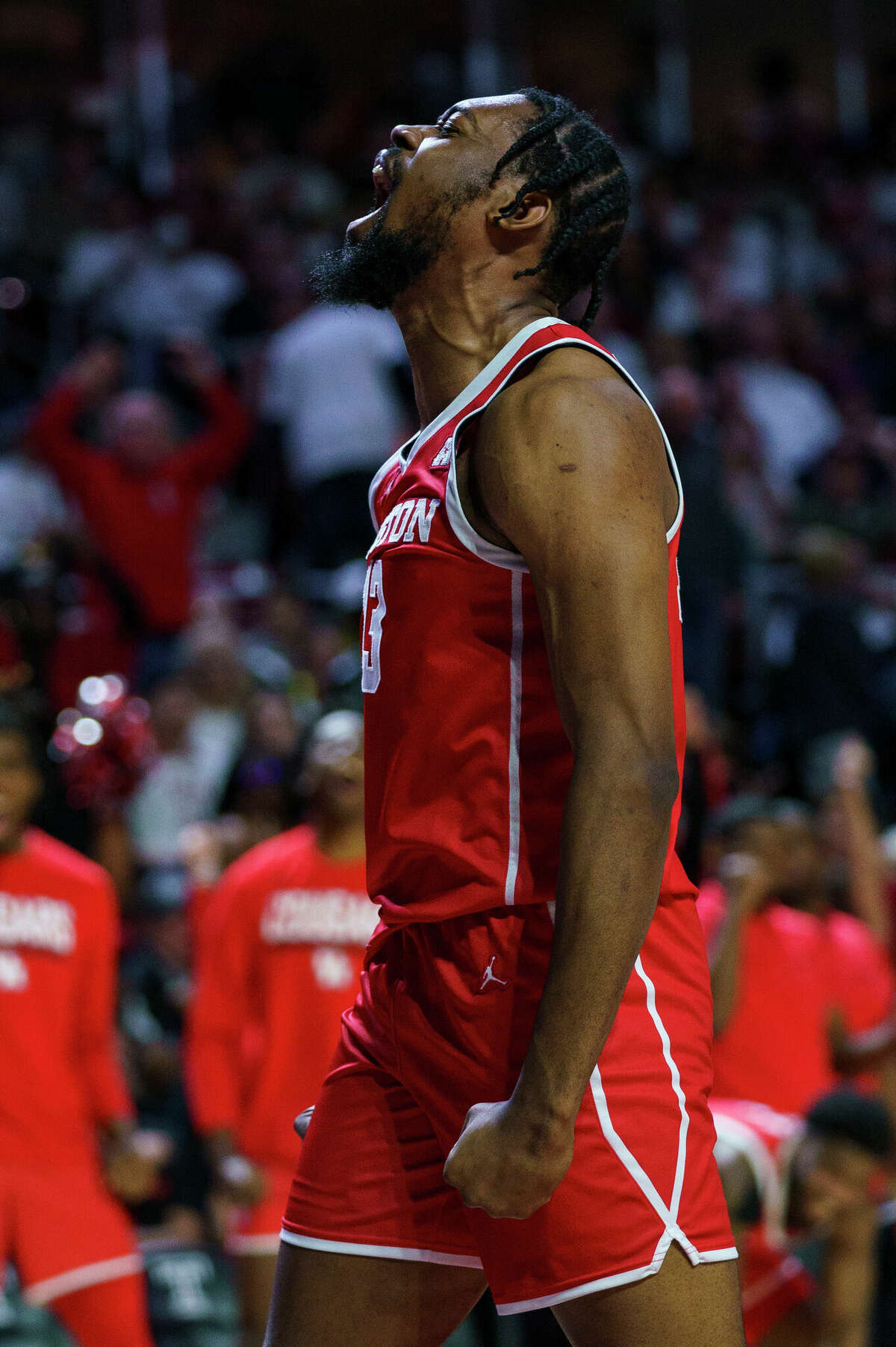 No. 3 Houston Cougars use second-half surge to defeat Temple Owls