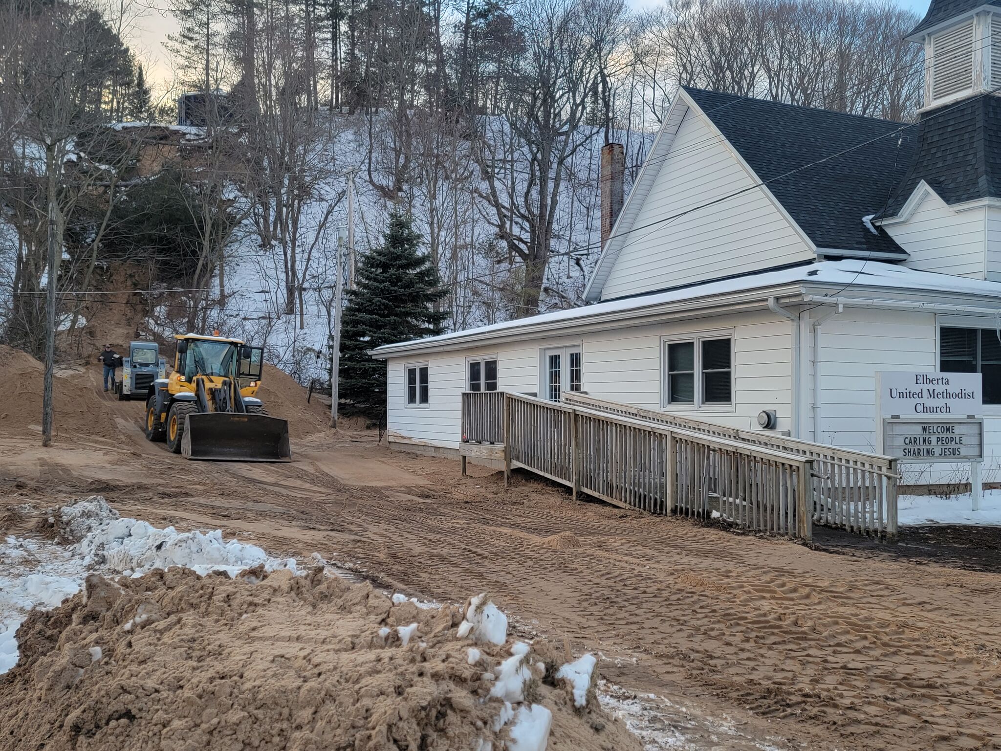 Elberta moves sand, mud after pipe bursts