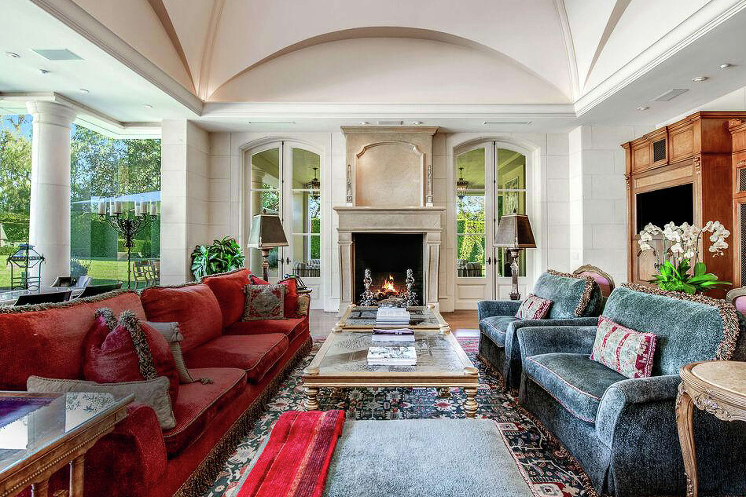 Pizza chain founder lists $48.5M California mansion