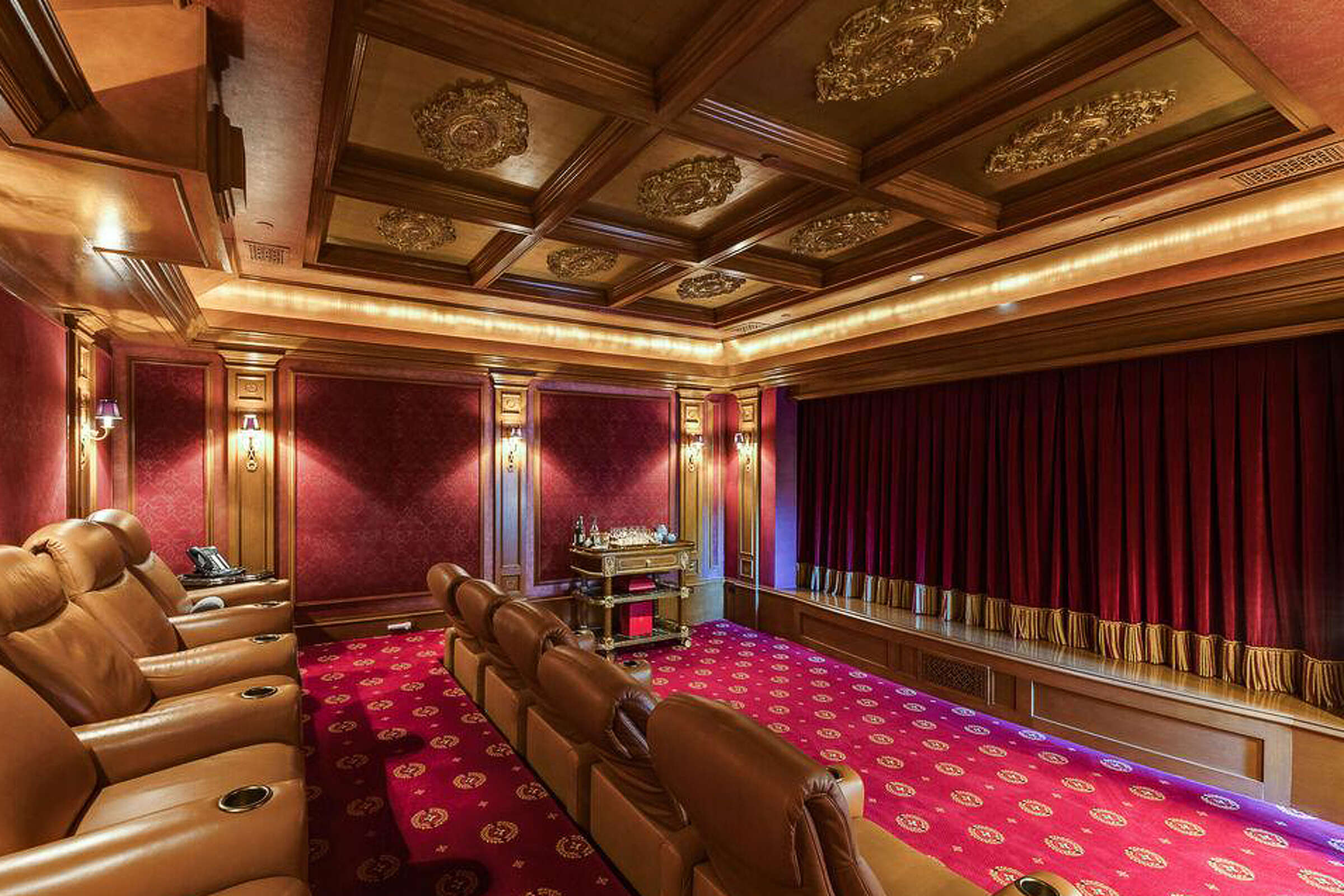 Pizza chain founder lists $48.5M California mansion