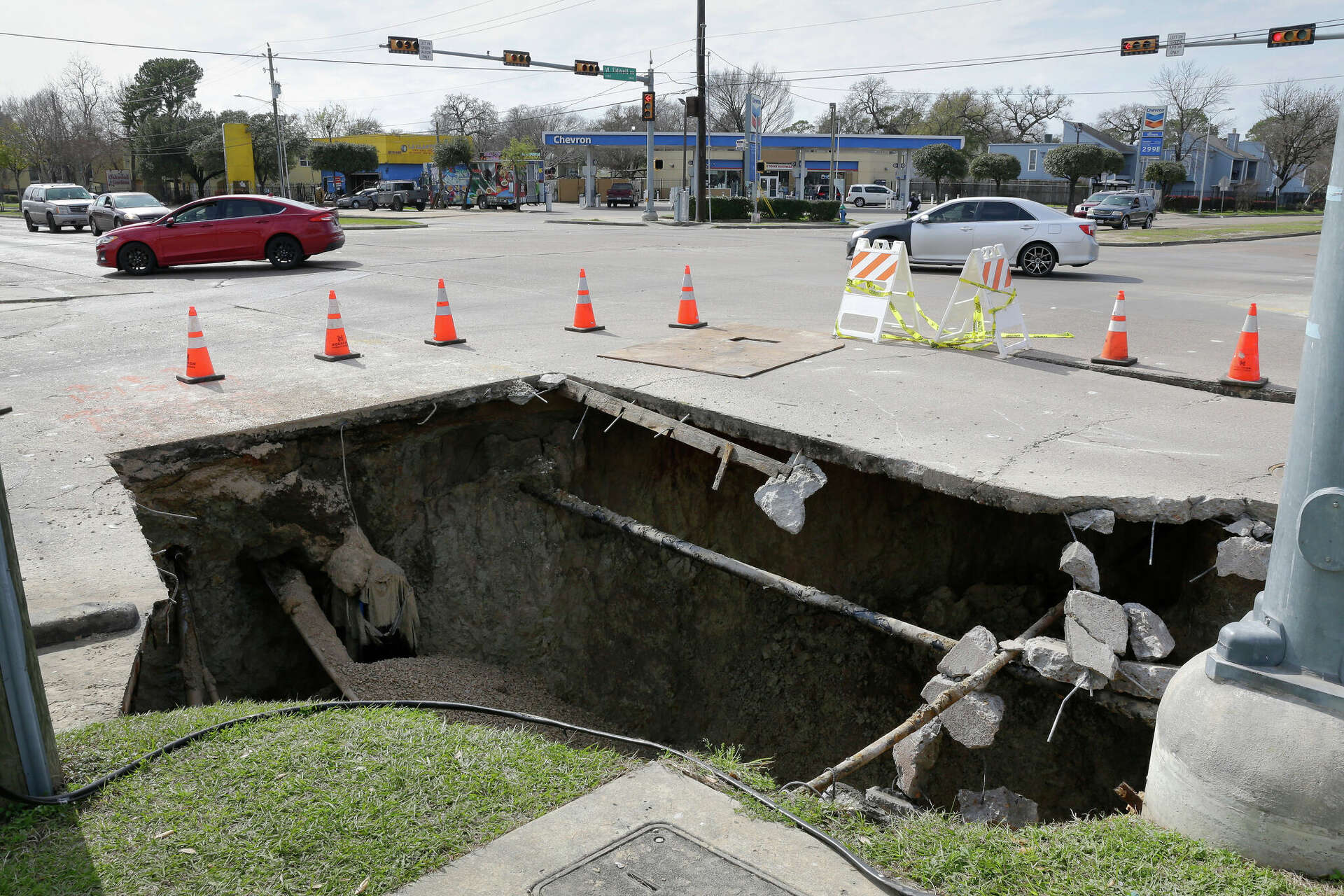 Houston water outage: Hundreds lose service in northwest neighborhood