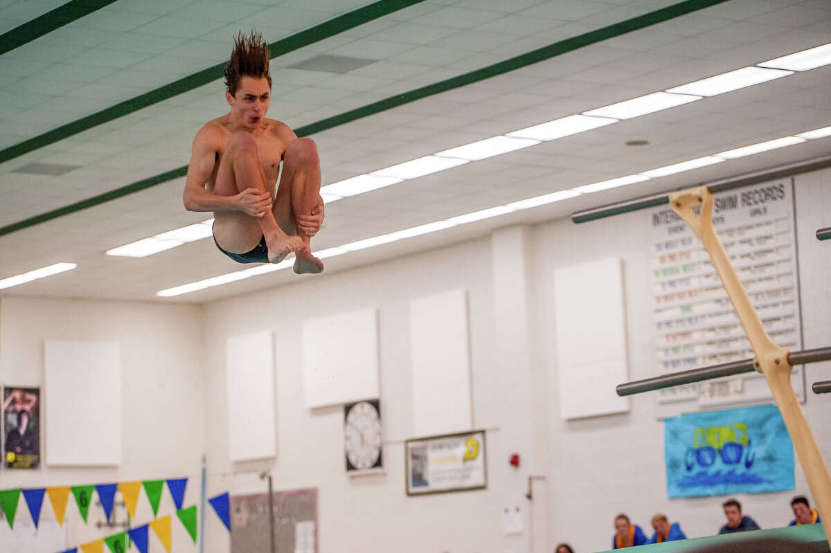 Chargers cruise past Chemics in the pool