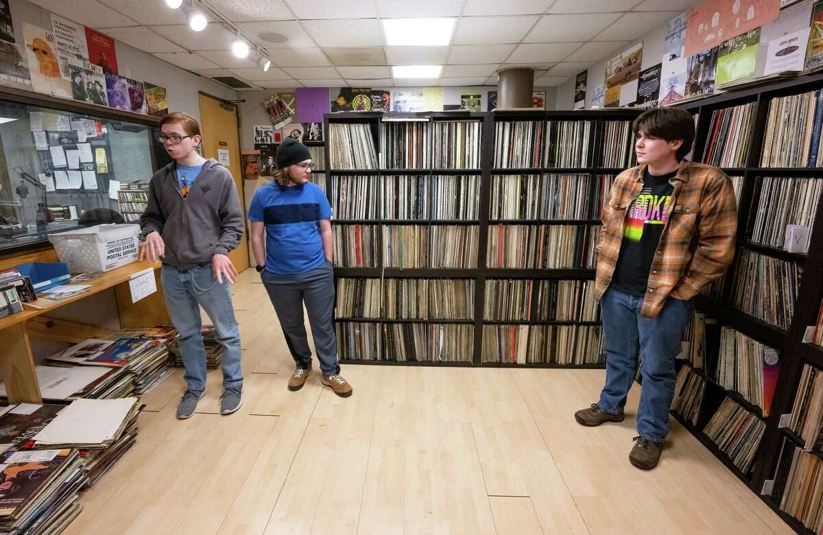 College radio streaming to survive in the digital age