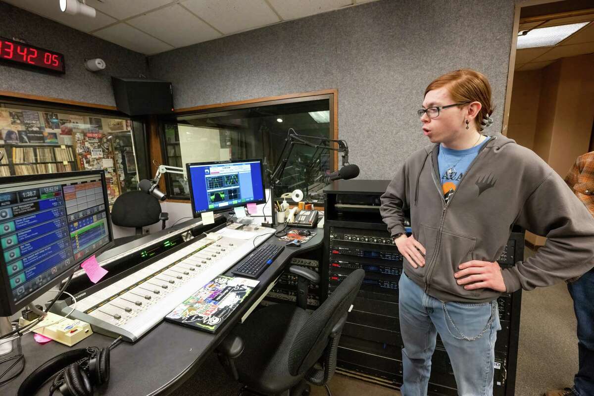 College radio streaming to survive in the digital age