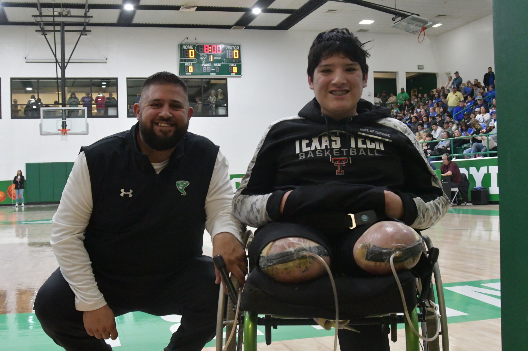 Floydada community gives back to 2 of its students