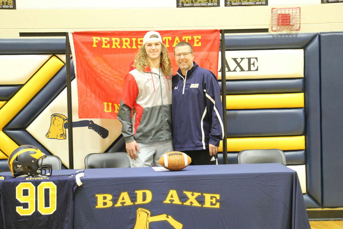 Bad Axe's Jake MacPhee signed with Ferris State playing football