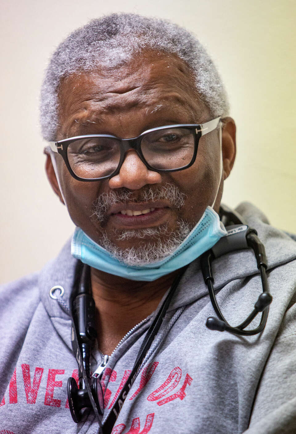 East Side San Antonio doctor receives Humanitarian Award