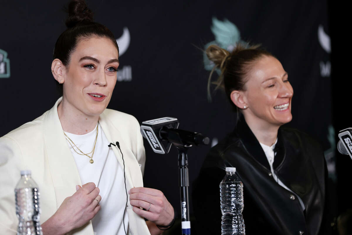 UConn's Breanna Stewart introduced by WNBA's New York Liberty