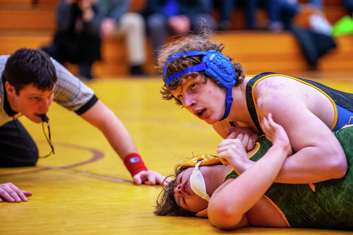PHOTOS: Dow and Midland high take part in wrestling district tournamen